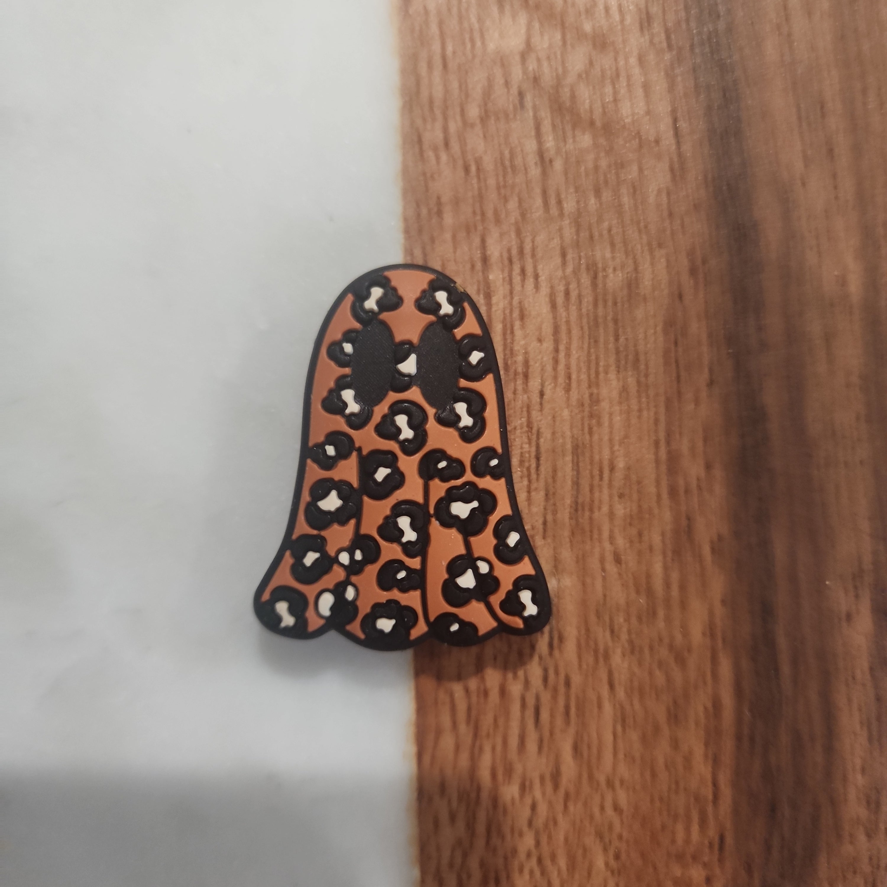 Rust cheetah ghost silicone focal bead – Daisyland & Co