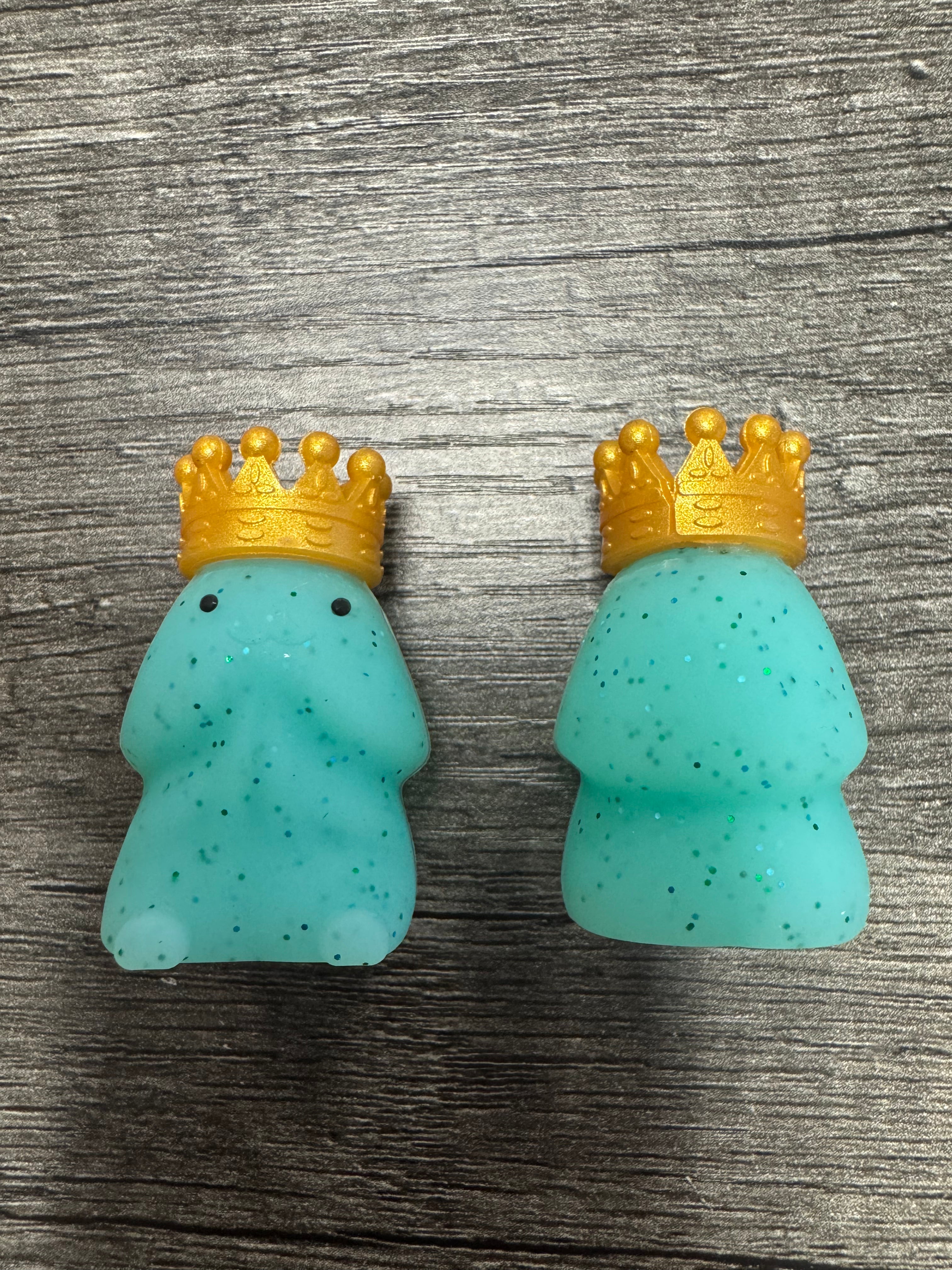 Teal Glitter King Richard Copyrighted Exclusive Focal – Daisyland & Co