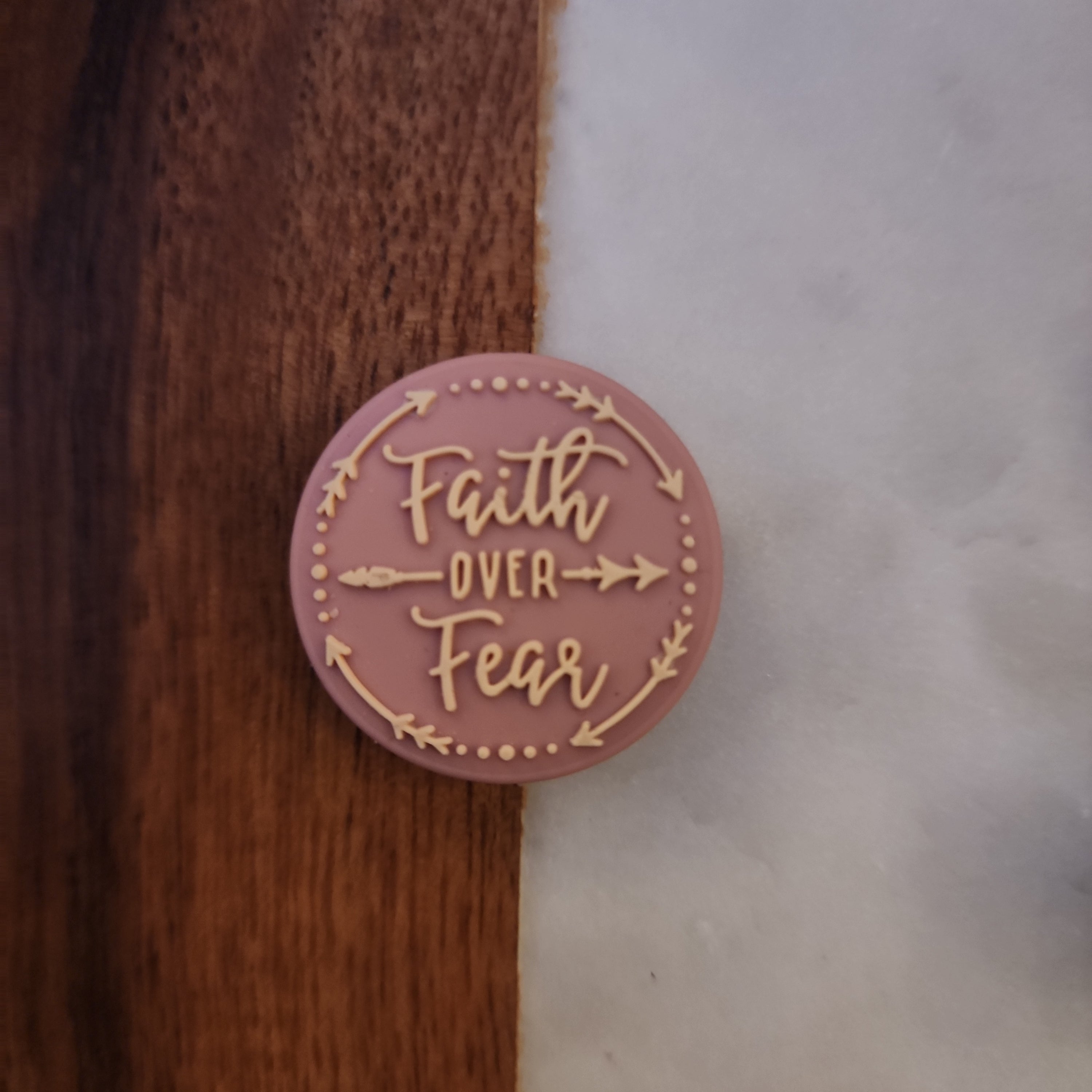 Faith over fear mauve silicone focal bead-A16 – Daisyland & Co
